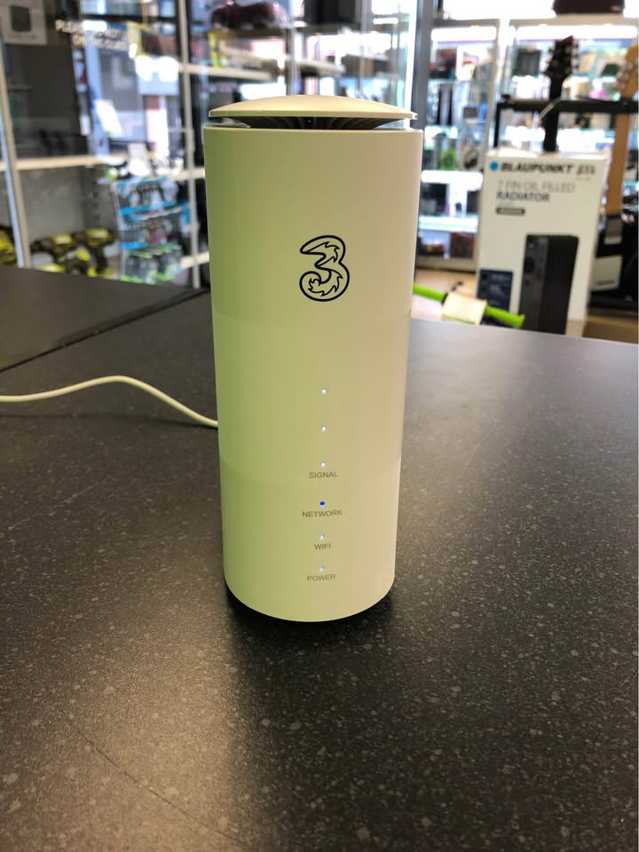 Pre-owned ZTE MC888 Unlocked 5G LTE Home WiFi Router - Own4Less